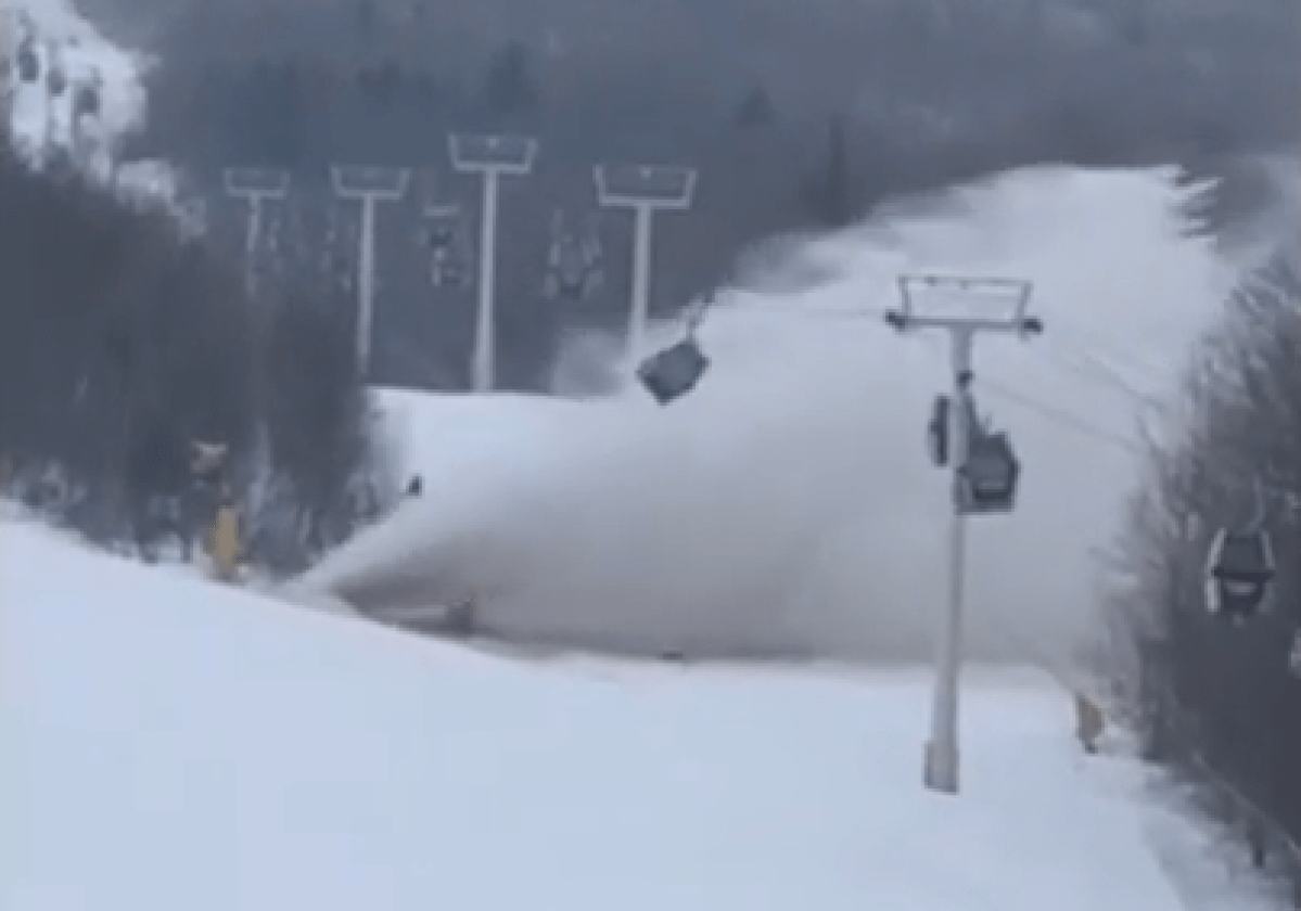 Burst Snowmaking Pipe Sends Gondolas Swinging at Stratton – Lift Blog